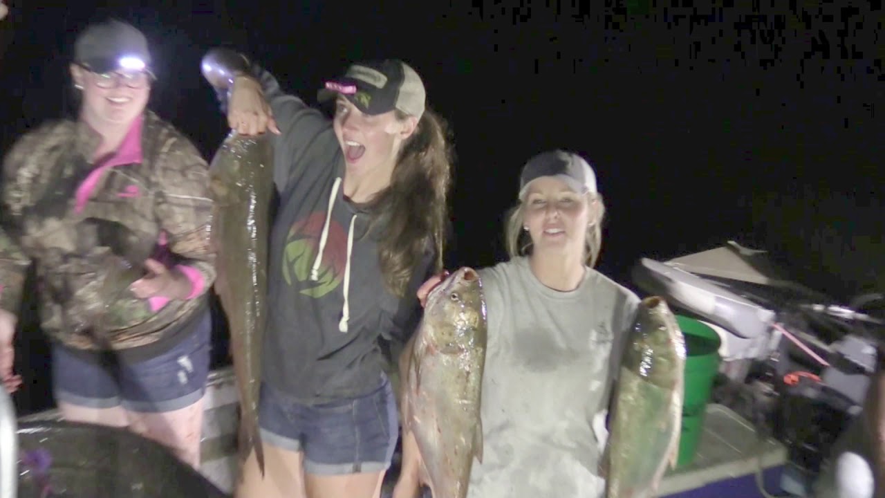 Ladies shooting fish out of the air, Perry Twins Outdoors - YouTube