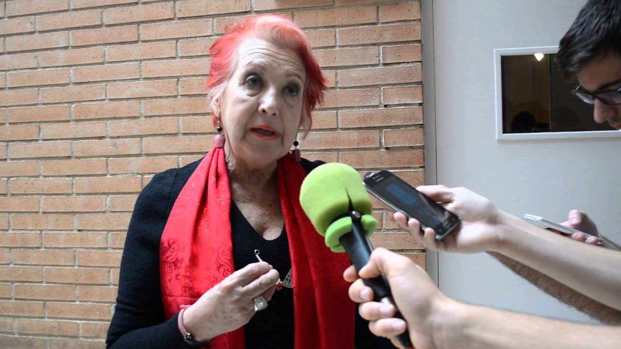 Entrevista a la periodista Rosa María Calaf - YouTube