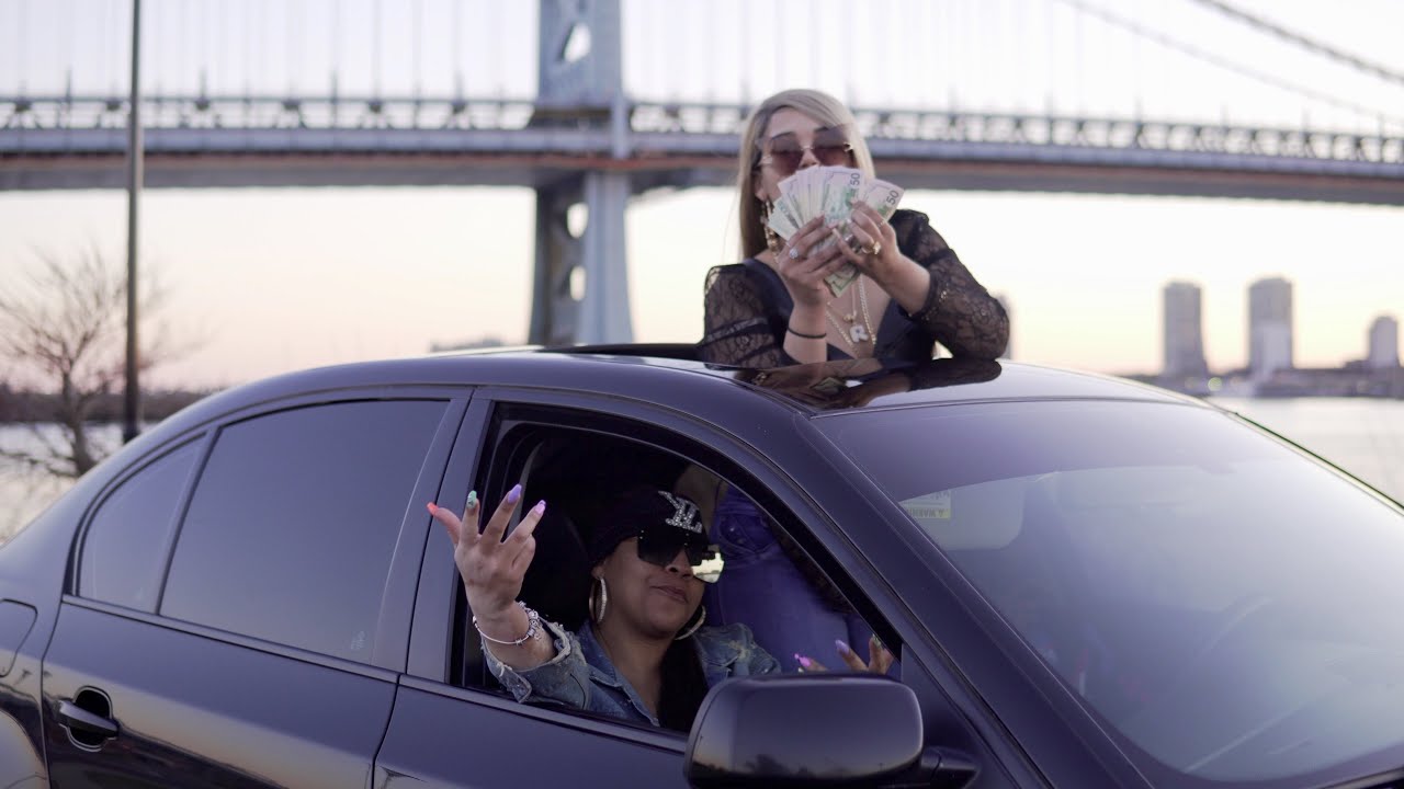 Queen Reina "Toothless"(OFFICIAL MUSIC VIDEO) - YouTube