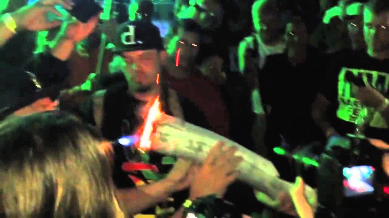 Le plus gros joint de cannabis au monde ! - YouTube