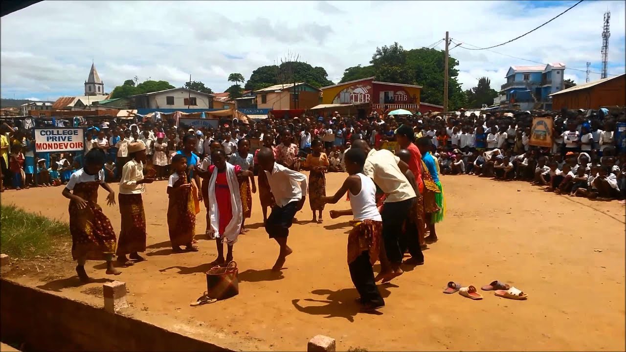 Danses traditionnelles malgaches - Madagascar traditional dances ...