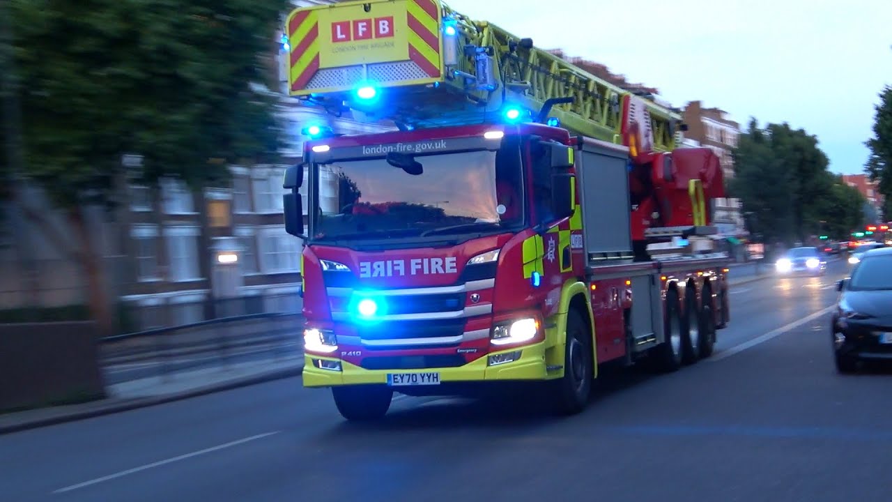 LFB Old Kent Road 64 metre Turntable Ladder responding - YouTube