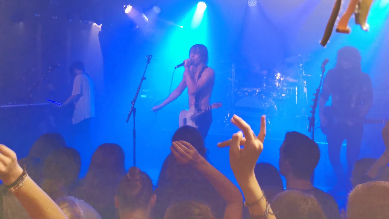 Barns Courtney - Fire live in Munich 10-2019 4k - YouTube