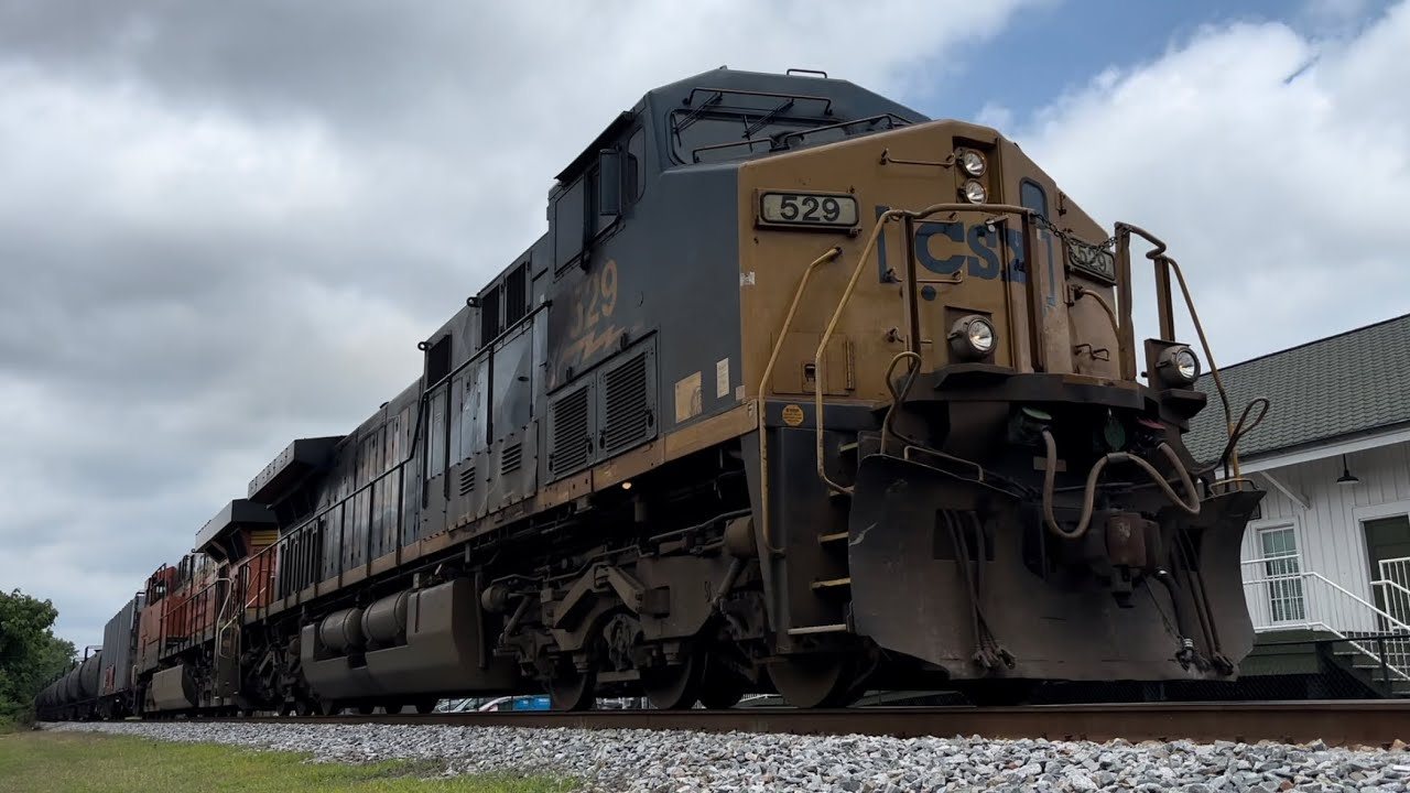 CSX B635-02 passes Matthews NC with CSX and BNSF power! CSX 529 leading ...
