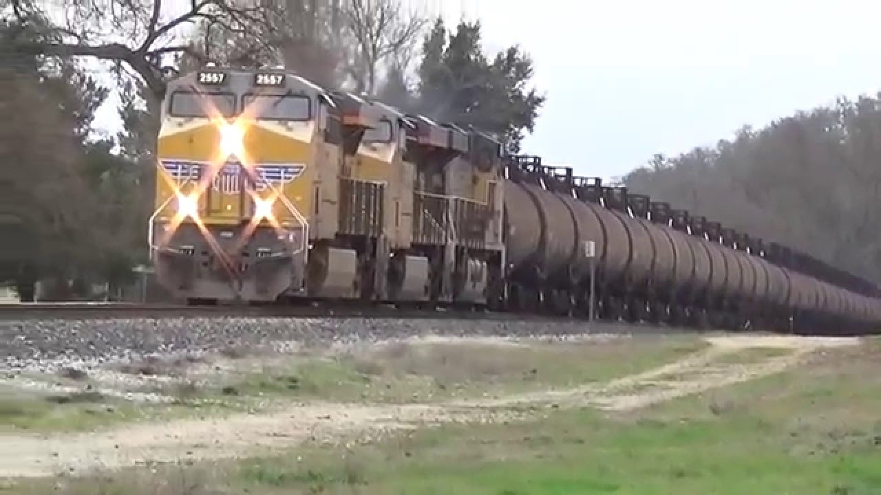 UP 2557 empty oil cans #2 [HD] - YouTube