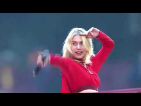 Aleyna Tilki - Galatasaray Şampiyonluk Kutlamaları - Sen Olsan Bari / Bafetimbi Gomis 20.05.2018