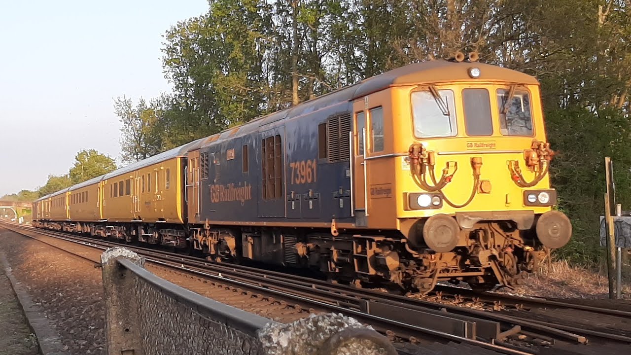 GBRf 73961 TnT 73964 haul a Test Train near Paddock Wood - YouTube