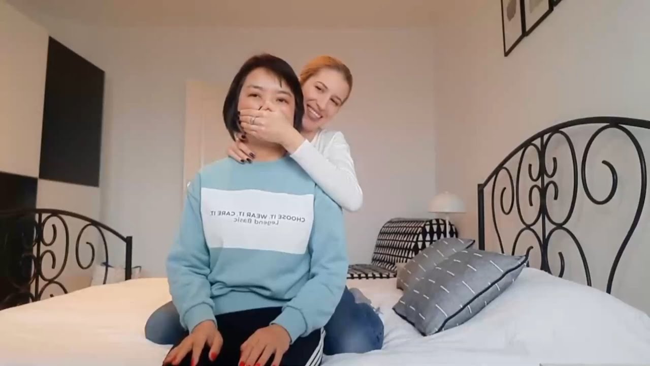 Handgag Secret Telling Challenge Défi En Français - YouTube