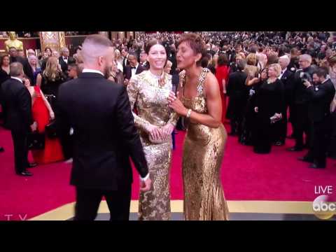 Justin Timberlake steps in front of Jessica Biel and Robin Roberts