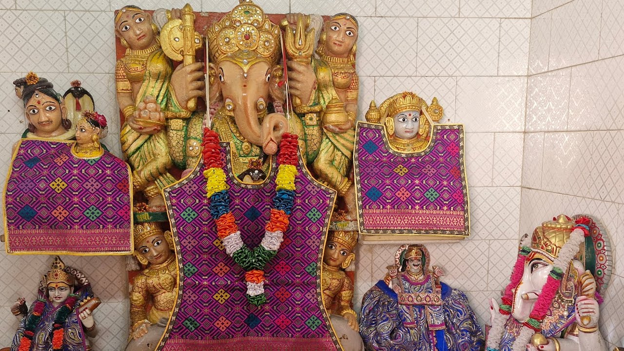 DAILY DARSHAN SHREE SWAMINARAYAN MANDIR SAVARKUNDLA 13-5-2025 - YouTube
