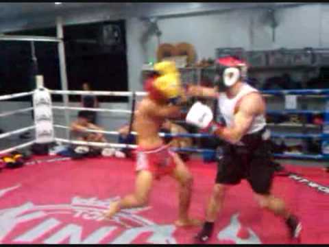 Bryan Baker Sparring at Fightworks Asia - YouTube