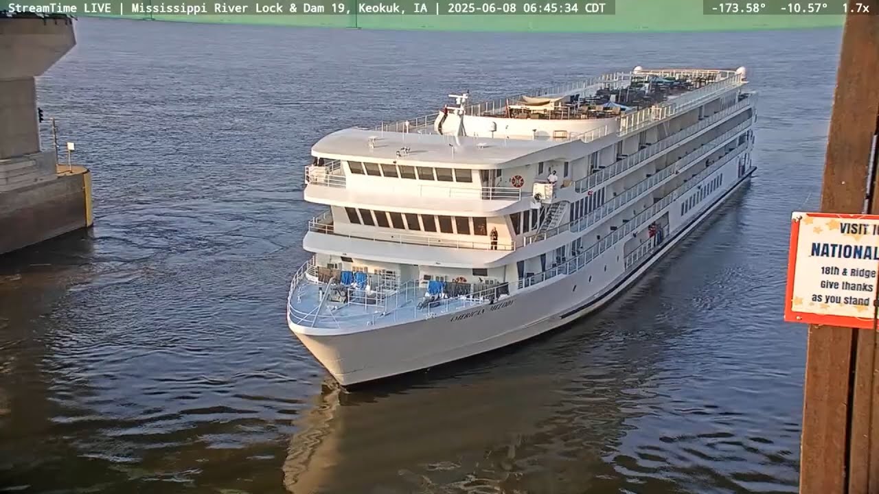 First cruise ship of the year at Keokuk! American Melody 6-8-25 - YouTube