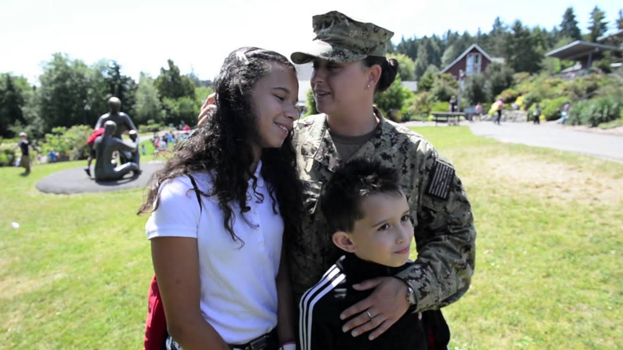 Military mom returns, surprises kids - YouTube