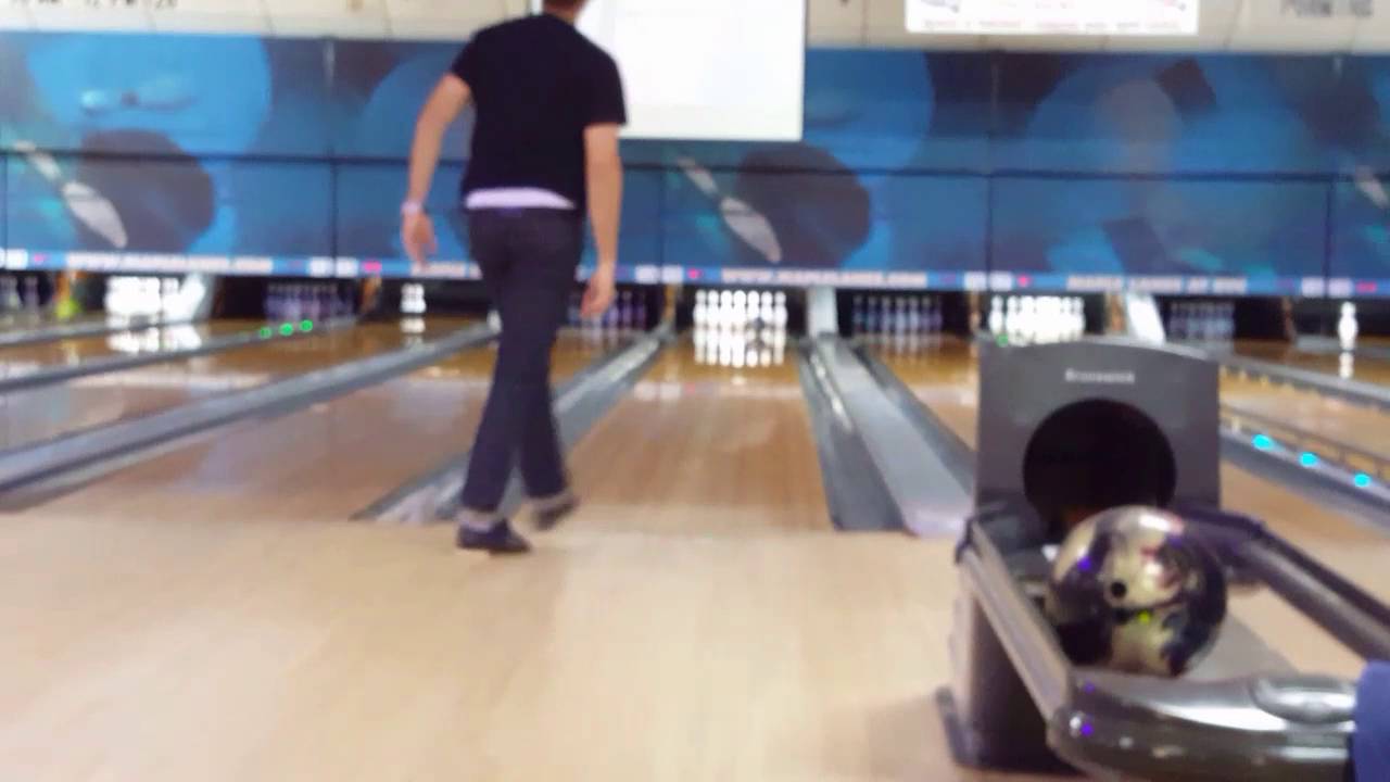 2 handed bowling - YouTube
