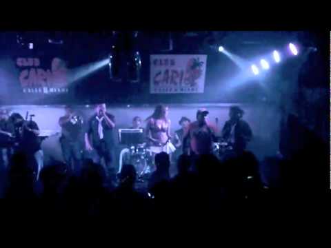 zona kaliente y manrike en vivo en club caribe.flv - YouTube