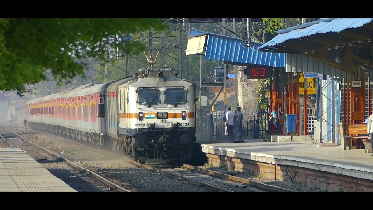 02724 Telangana Express rampaging through Faridabad New Town - YouTube