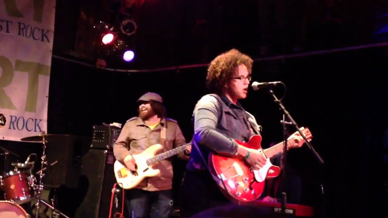 Alabama Shakes - Hold On - YouTube