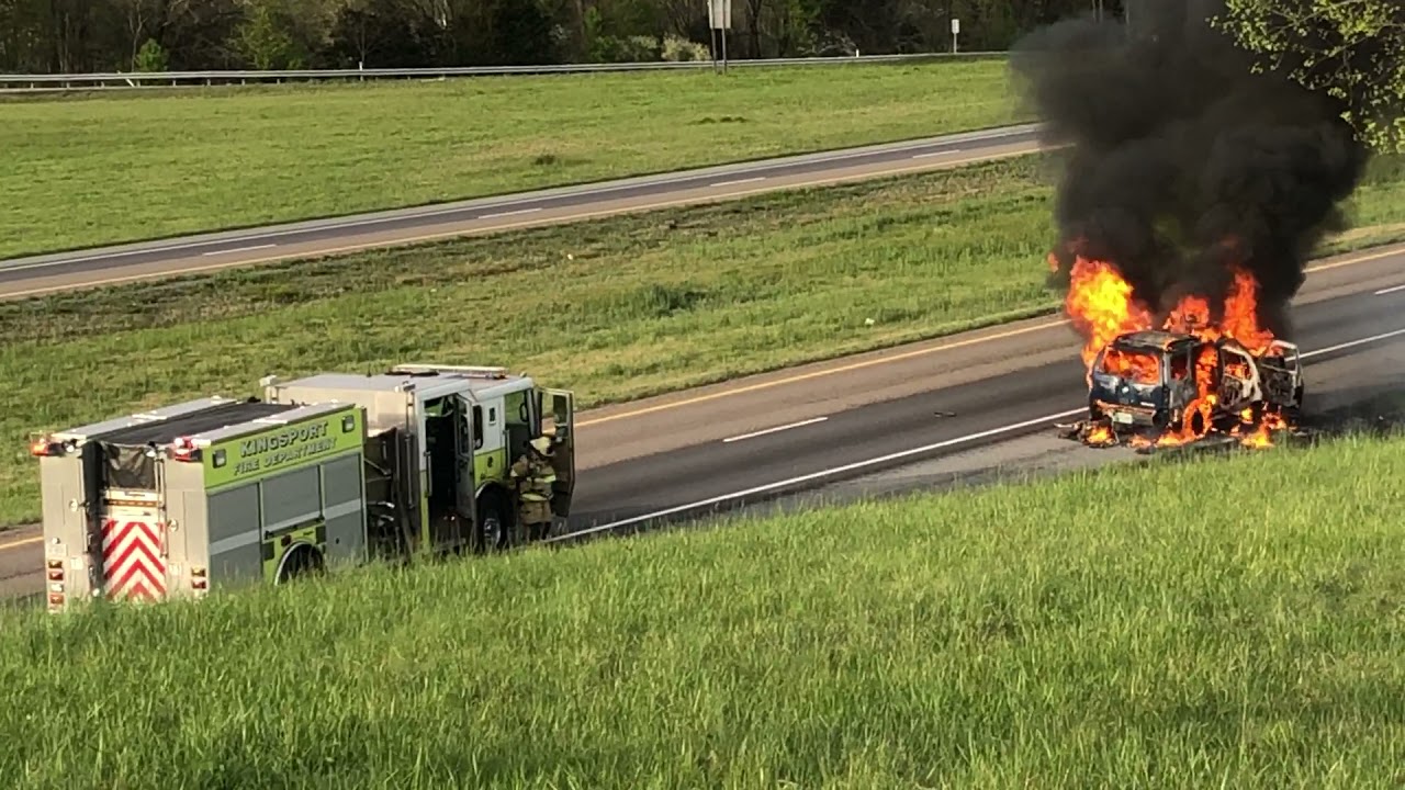 Friday evening vehicle fire on Interstate 81 injures one - YouTube