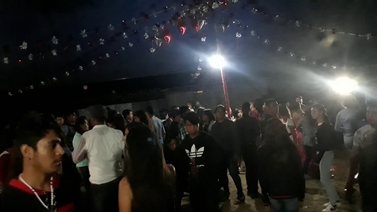 Grupo poderoso en vivo Santiago la libertad - YouTube