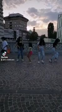 #tiktokinitaly dancing on the streets of italy #pinoykidssaitalya - YouTube