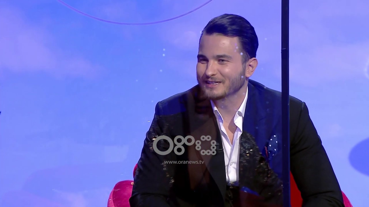 Ora News - Arjon Muça kujton kohën kur vajzat e famshme i bënin ...