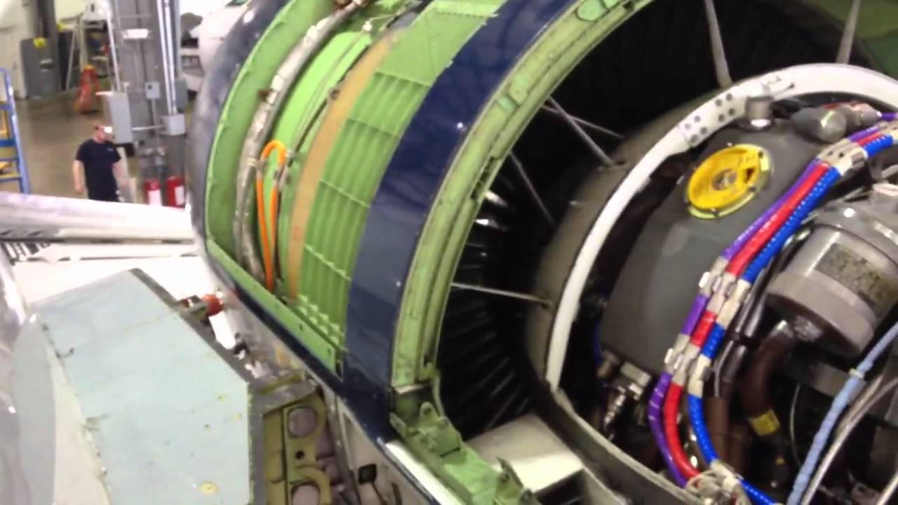 CRJ 200 on top of R/H engine pylon - YouTube