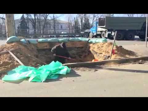 Ukrayna Rusya Savaşı  (Ukraine Russia War ) Kiev Şehir Merkezinde Hendek Kazılıyor