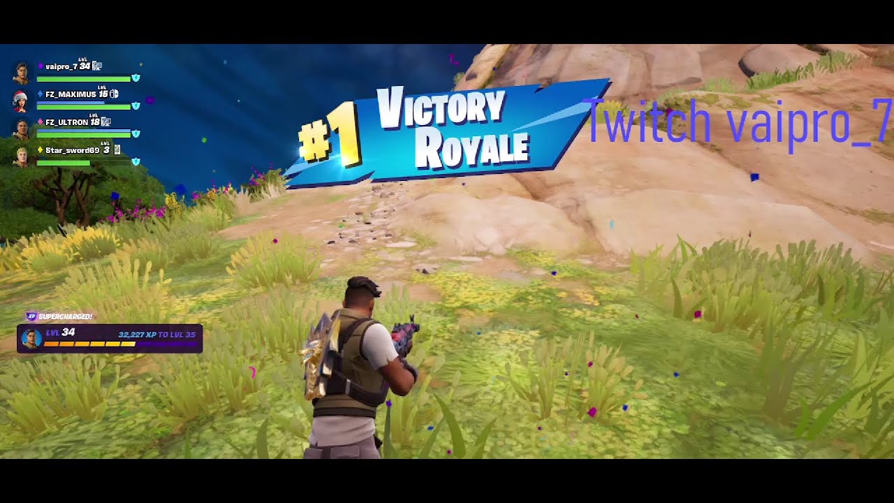 A clip of me getting victory royale wijt my frnds [you know... the live ...