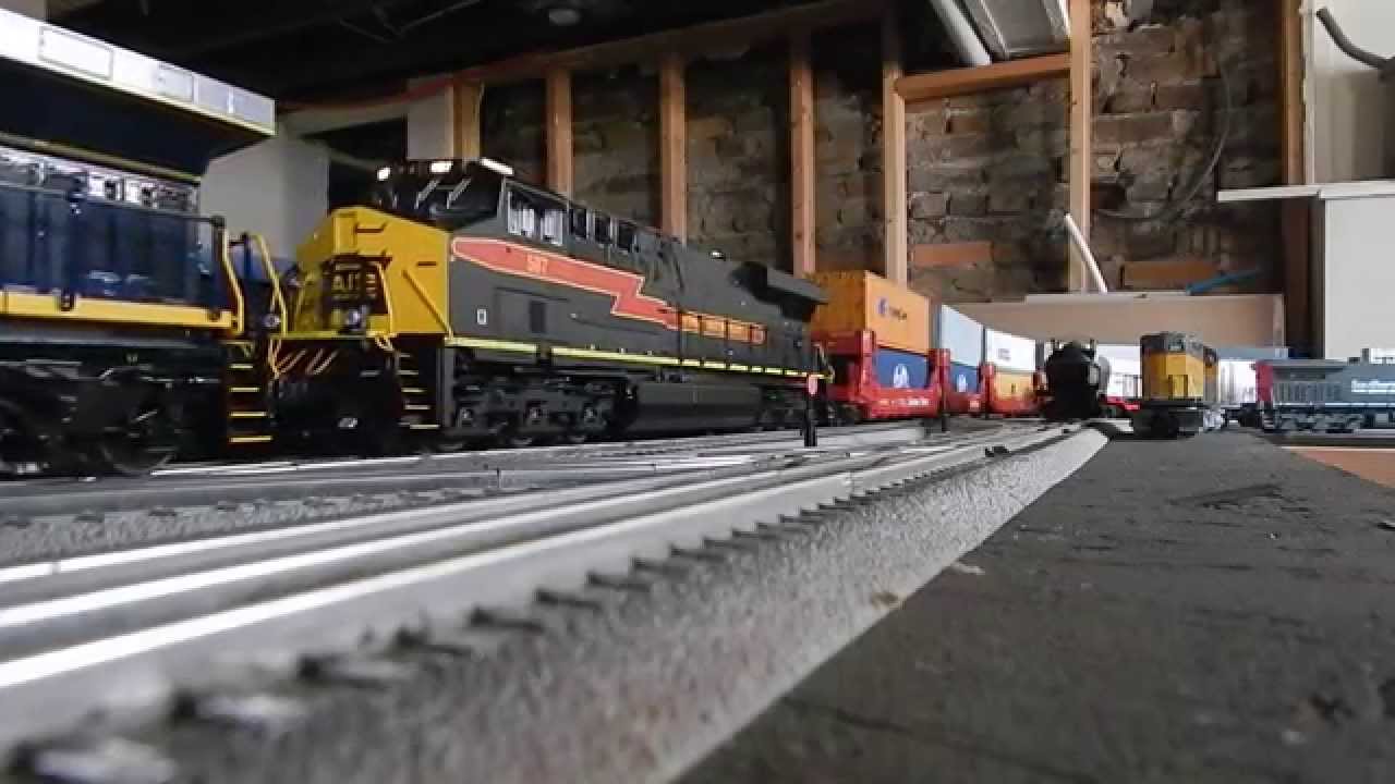 Lionel Baltimore & Ohio AC6000 and Iowa Interstate ES44AC - YouTube