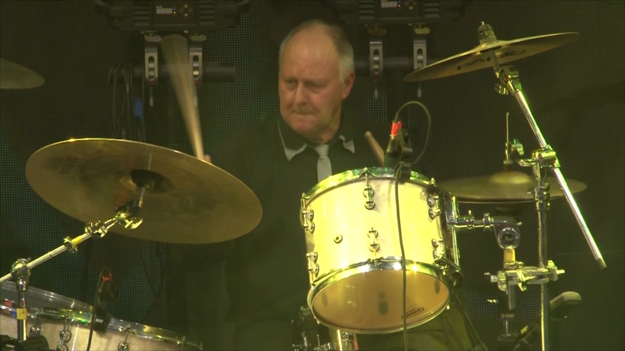 Stoogie - THE RYDERS live at sea - YouTube