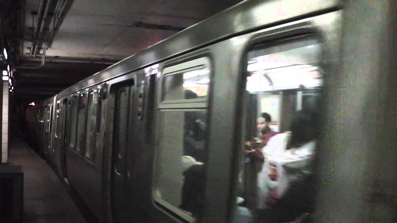 CTA Red Line: 2600 AND 2400-series 'L' Cars at Roosevelt - YouTube