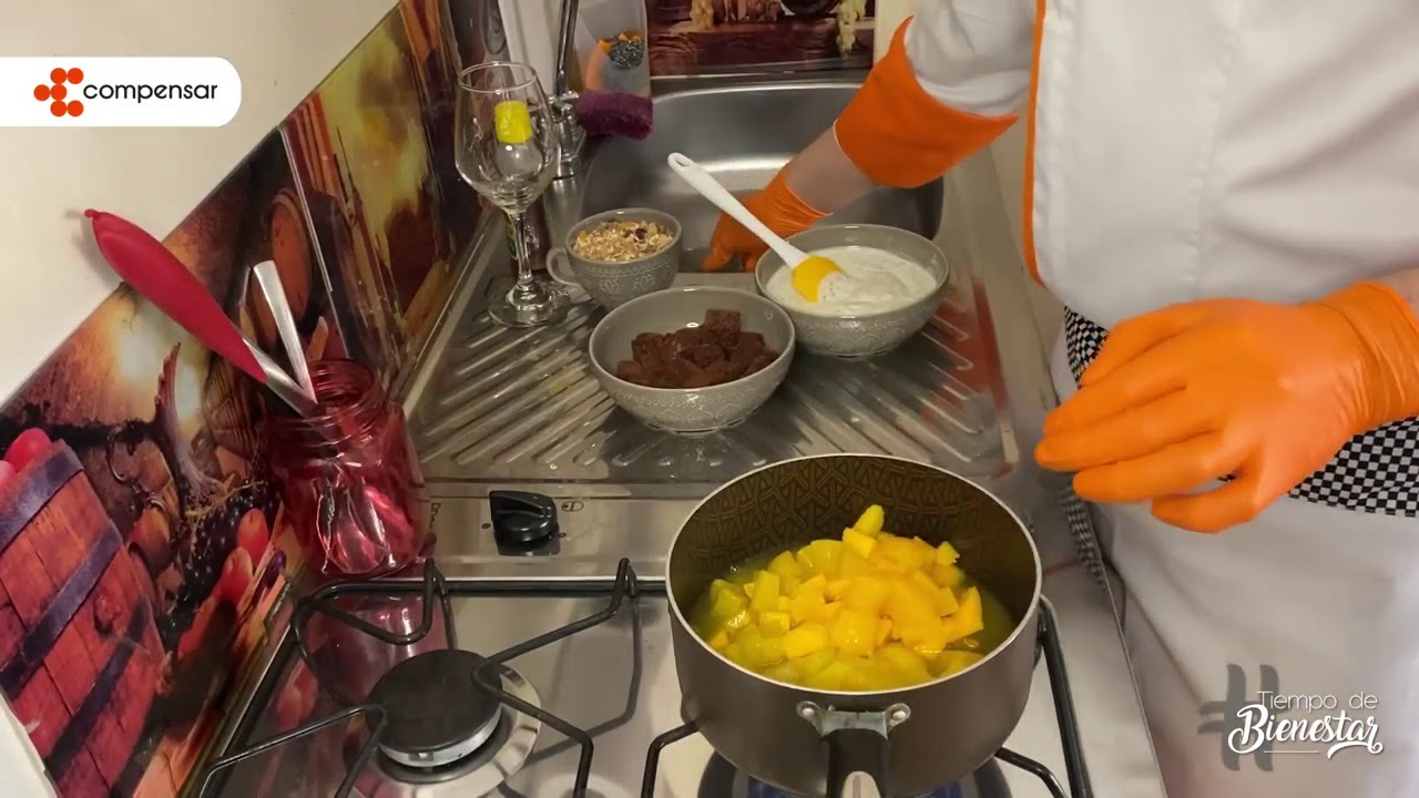 Come sano y delicioso con esta versión de Parfait con compota de frutos ...