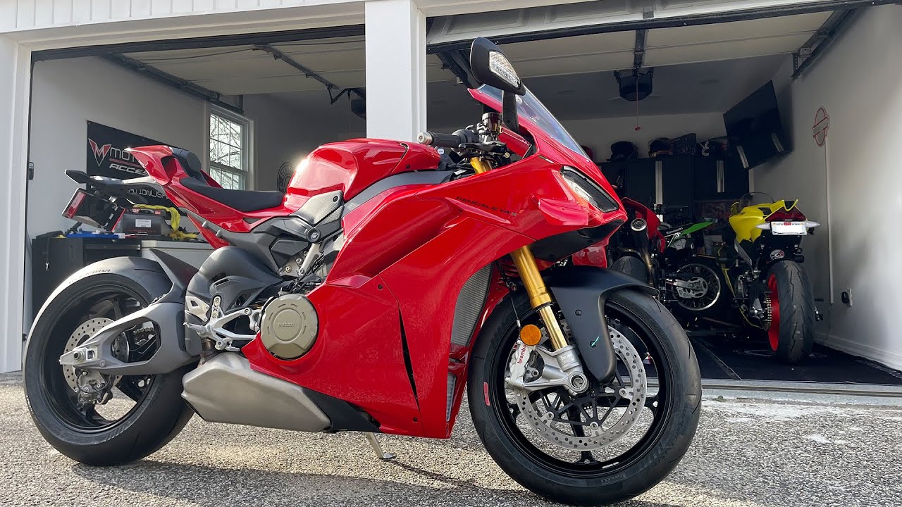 2025 DUCATI PANIGALE V4S: EASY TO RIDE - YouTube