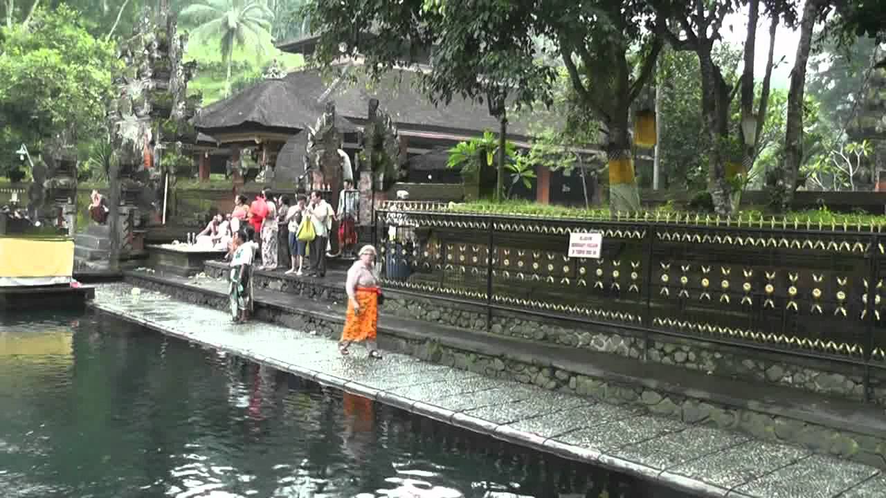 Bali (ind21-44) temple de Sebatu - YouTube