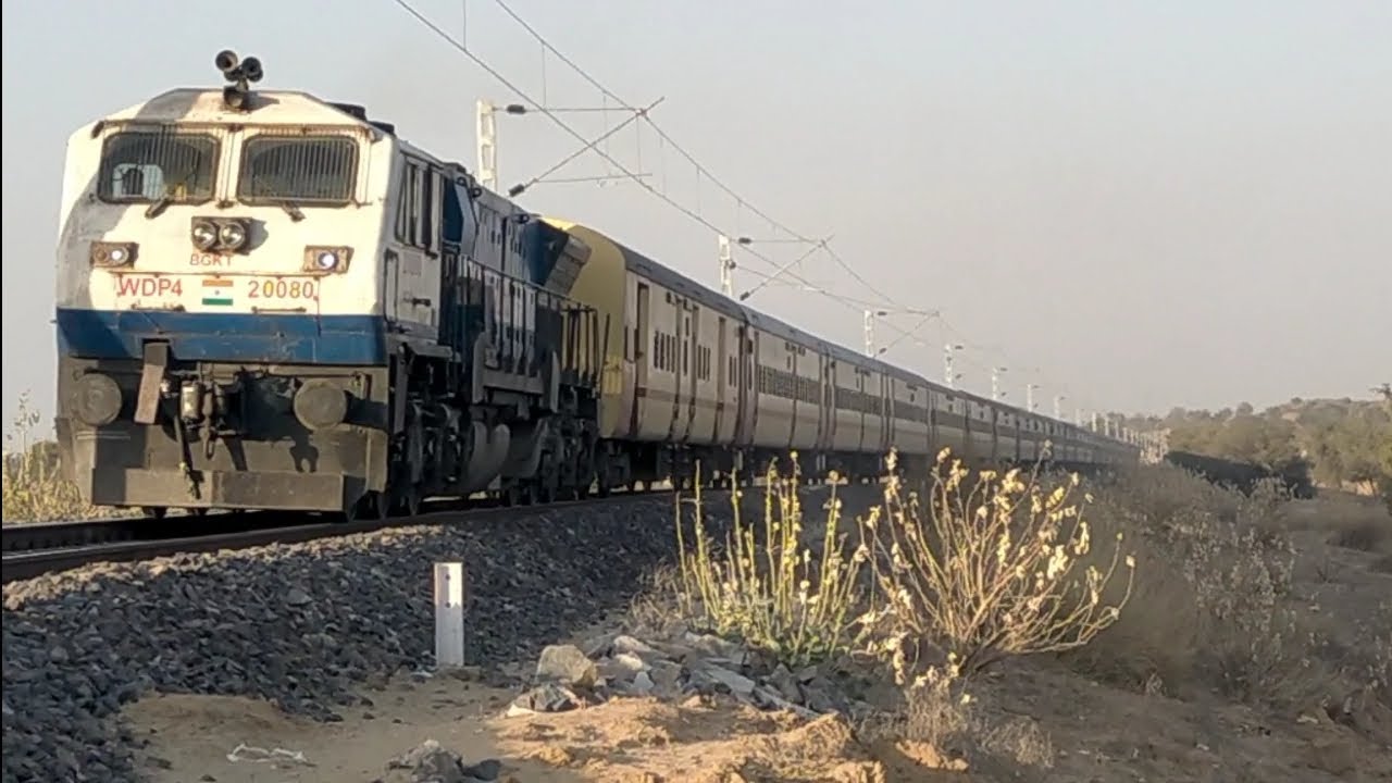 High Speed 🚂 DIESEL Train in India || Fast 🔥 DIESEL Train in Shekhawati ...
