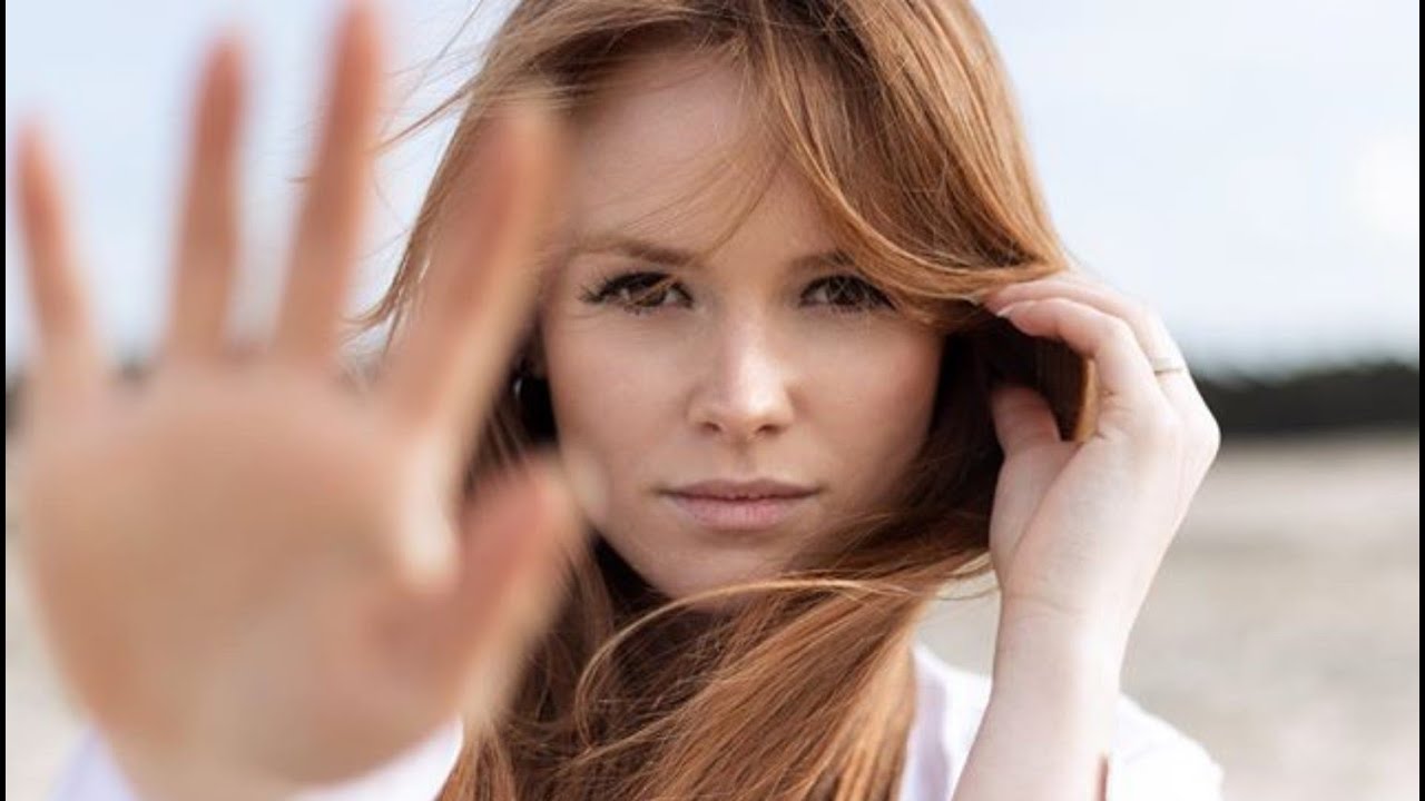 Isabel Provoost - To me - YouTube