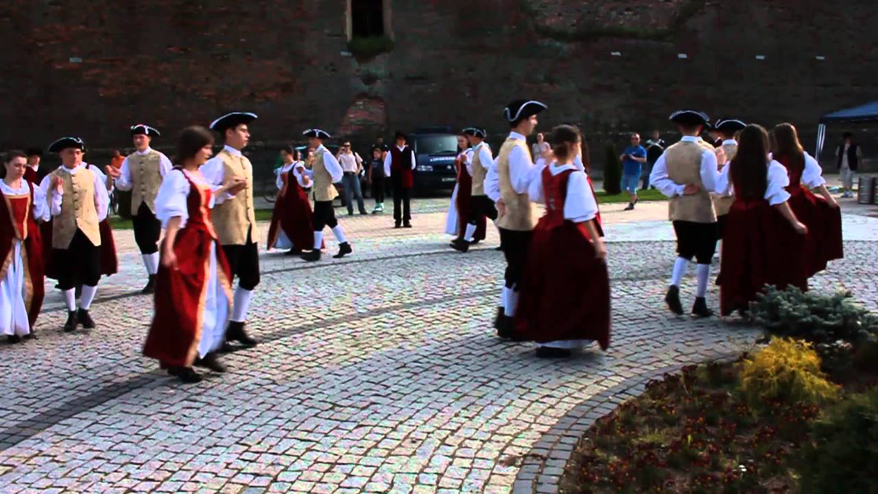 VIDEO Alba24.ro: Spectacol de dans medieval - CMLMV - YouTube