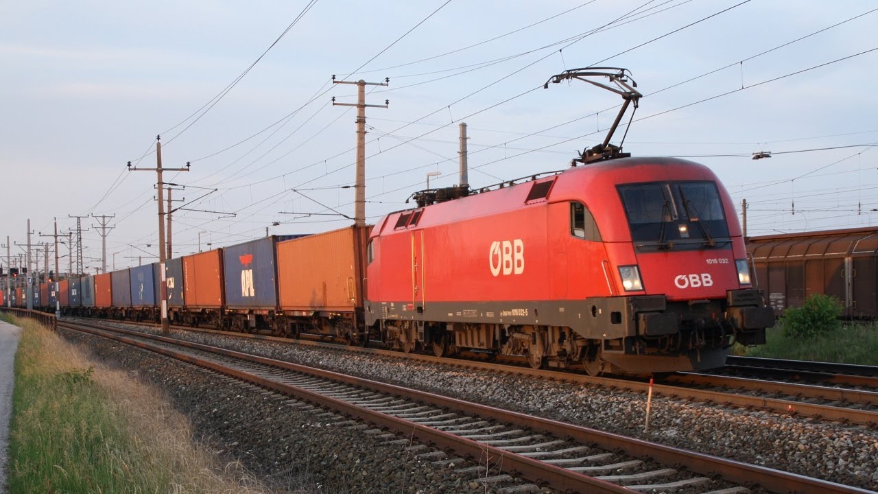 ÖBB E-Lok Siemens Taurus 1016 032 in Wiener Neustadt mit Container ...