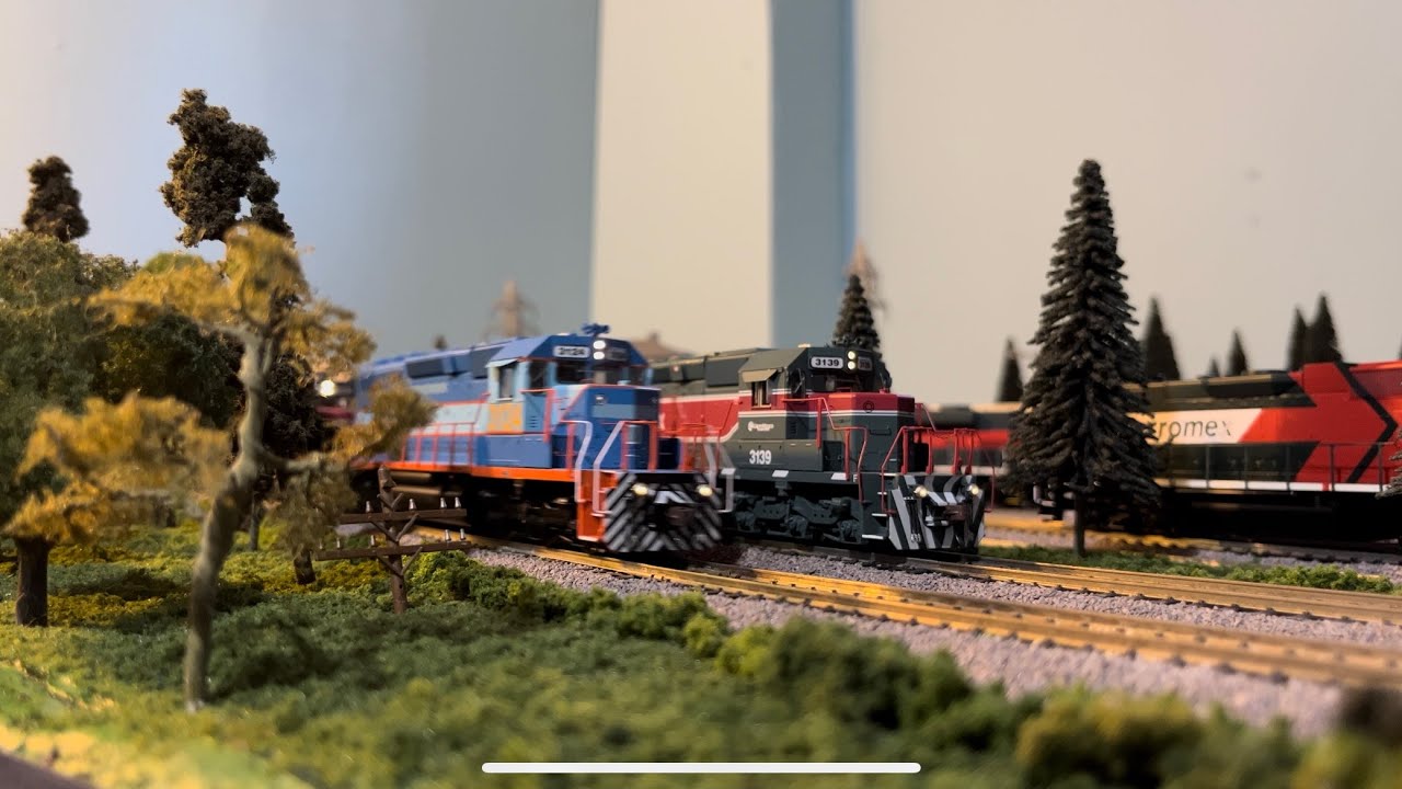 Ferromex Freight Train HO Scale - YouTube