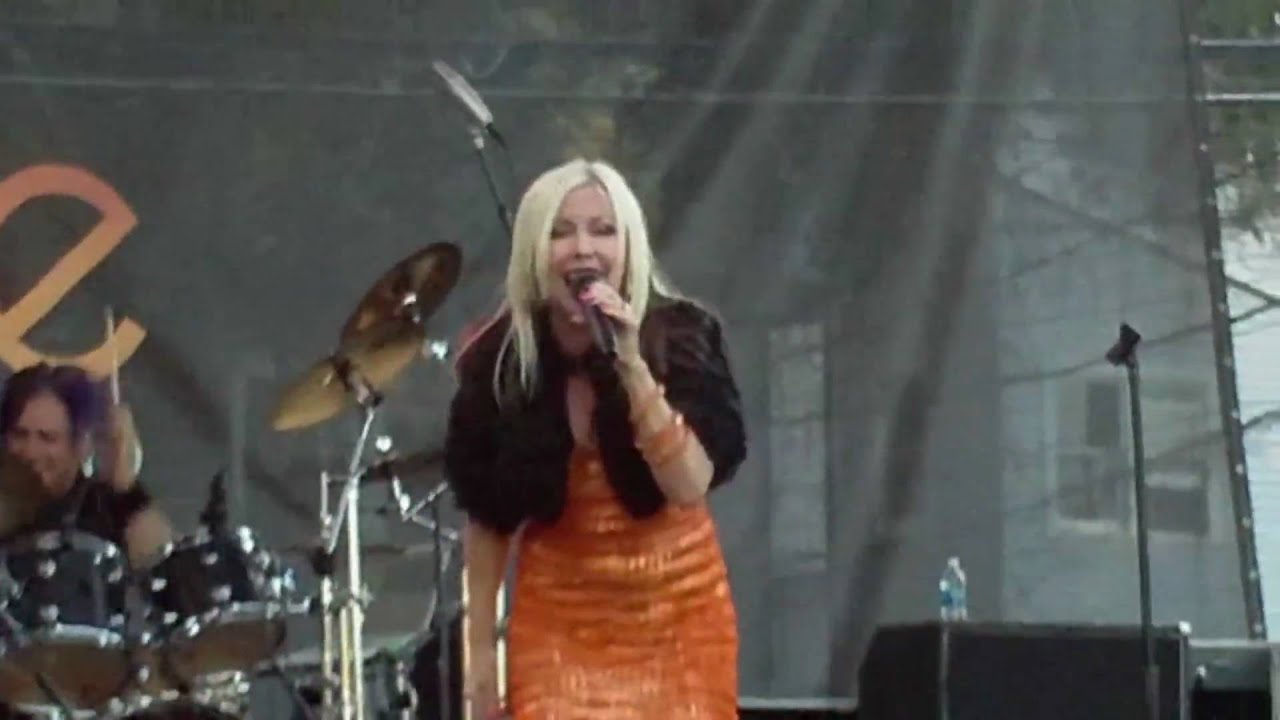Berlin (Terri Nunn) "Masquerade" Northalsted market Days 08-02-09 - YouTube