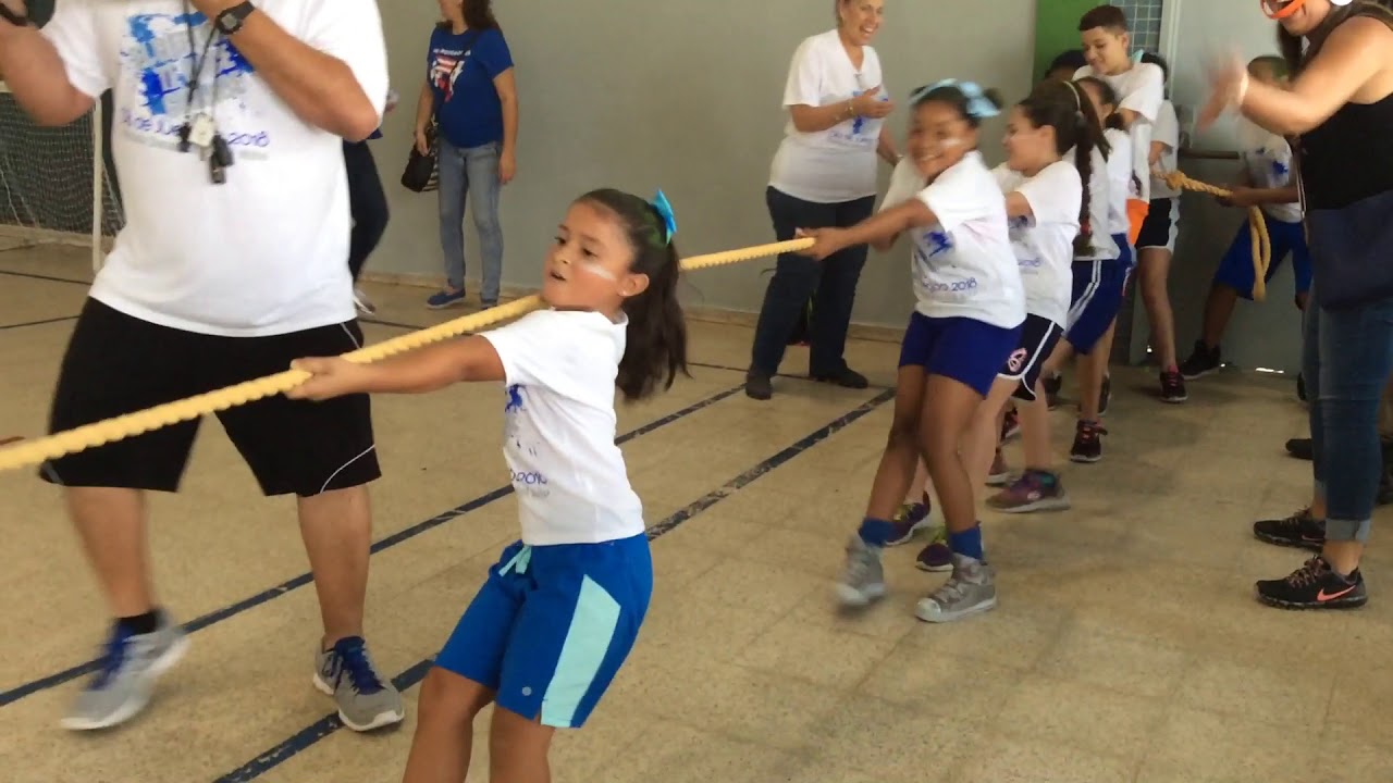 Niños hablando la soga el día de juegos - YouTube