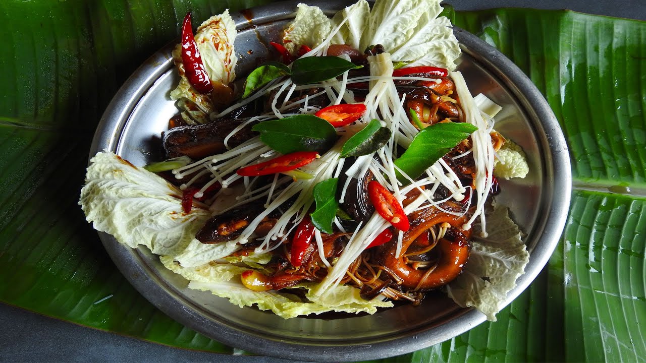 Cooking Snakes And Eels By Hot Stir-Fried With Home Wok. - YouTube