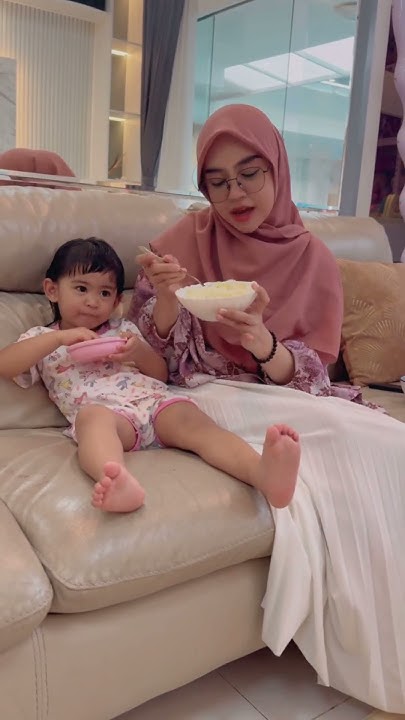 Moana Makan Bareng Bu Icis... - YouTube