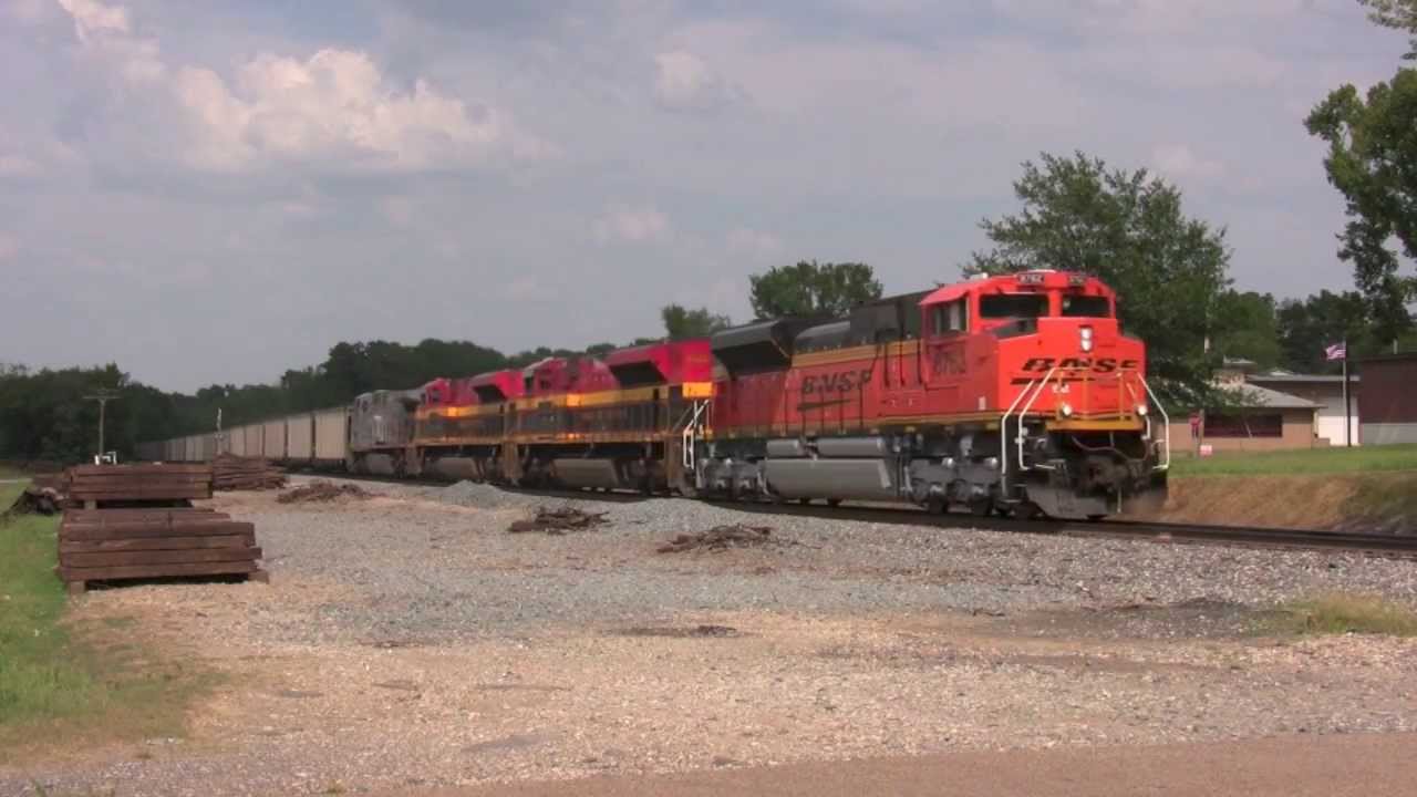 BNSF 8762 south - YouTube