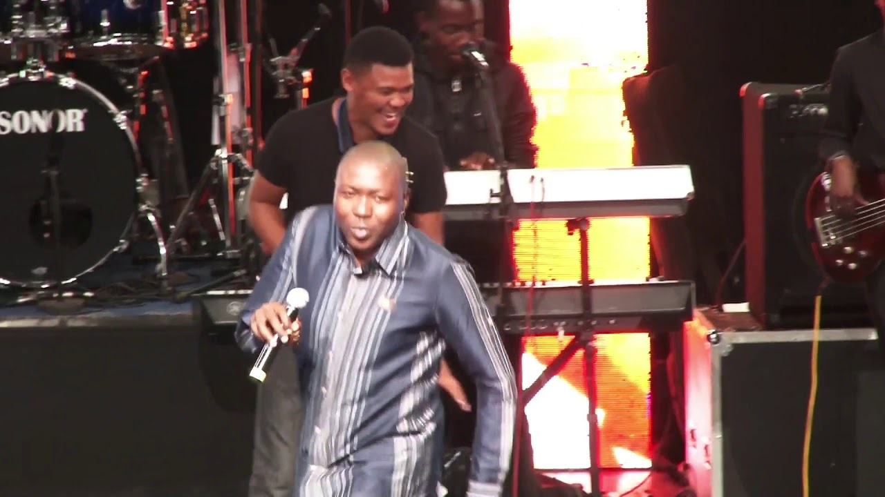 Udzo Paradza Jamming session at 7arts theater - YouTube