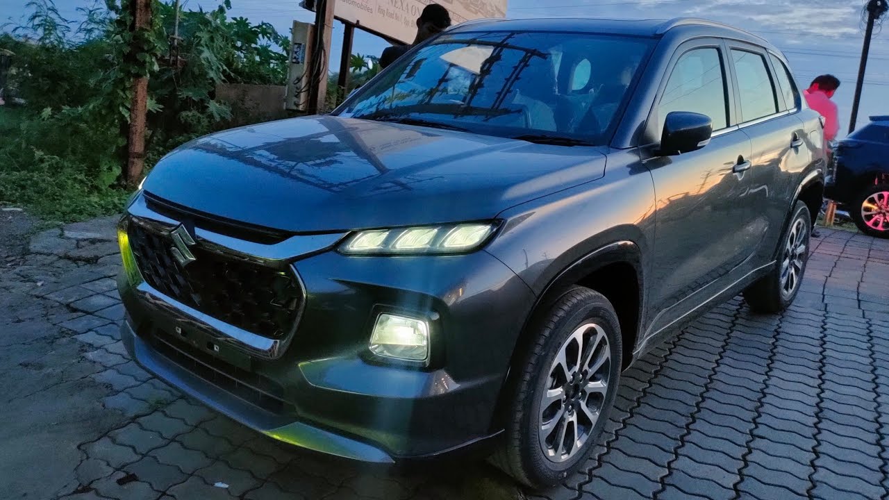 Night Mein Better Looks Kiska ? | Grand Vitara Grey or Toyota Hyryder ...