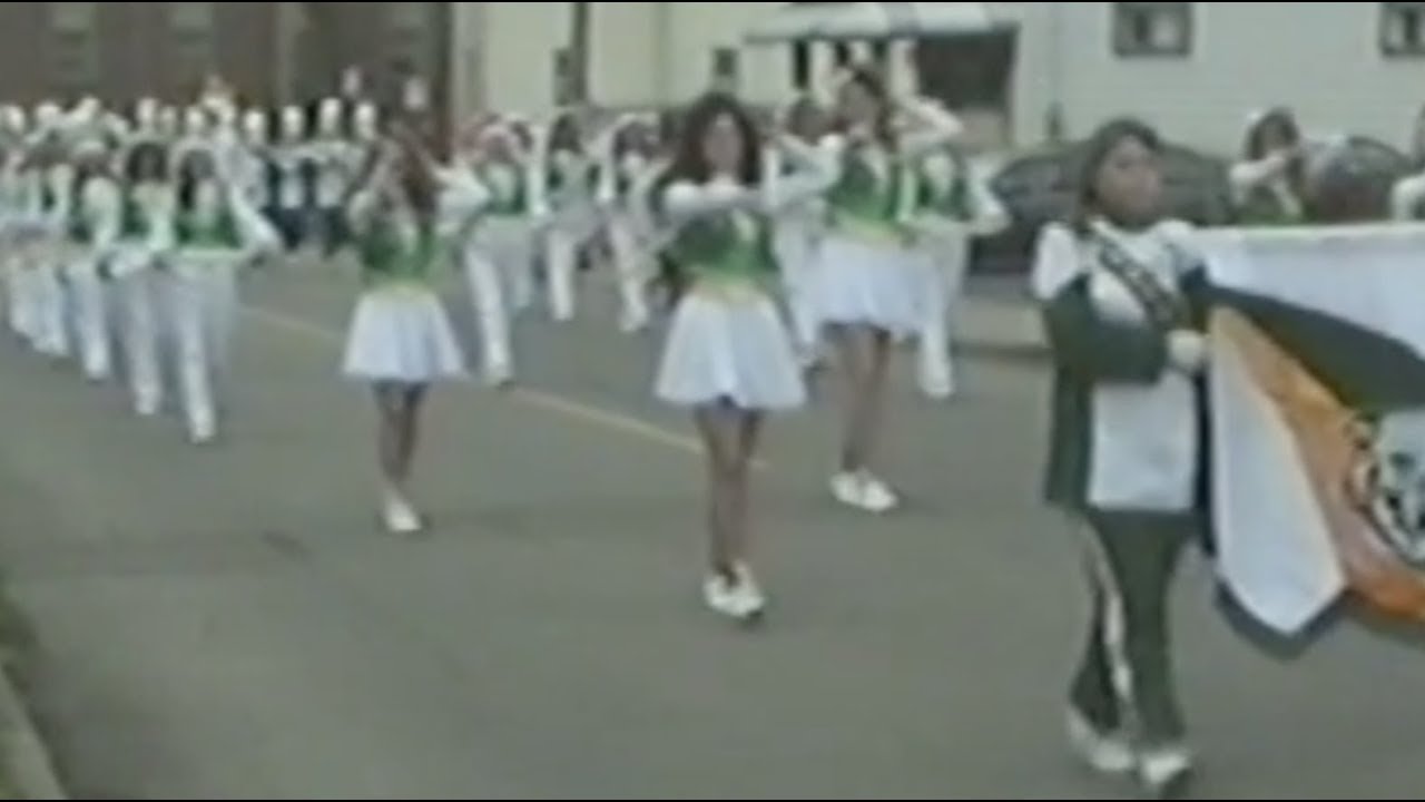 Brooke High School Band at Wellsburg Christmas Parade 1992 - YouTube