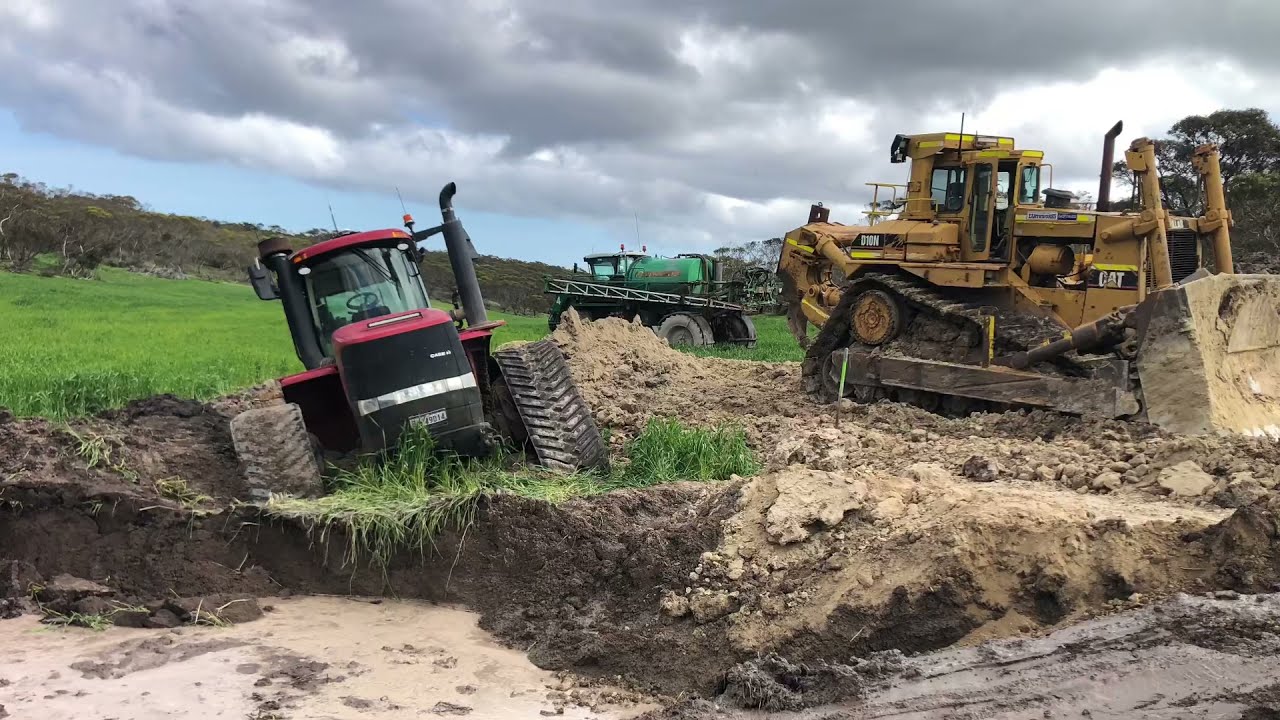 Extremely Bogged Excavator and 500 hp Quad Track pull by 2 Large ...