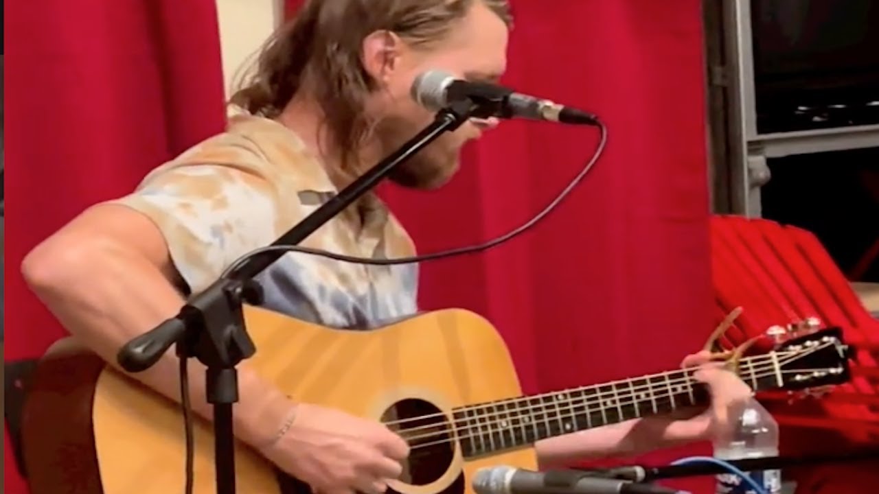 Andrew Wakefield - Freeborn Man (Live at Wondering Bard) - YouTube