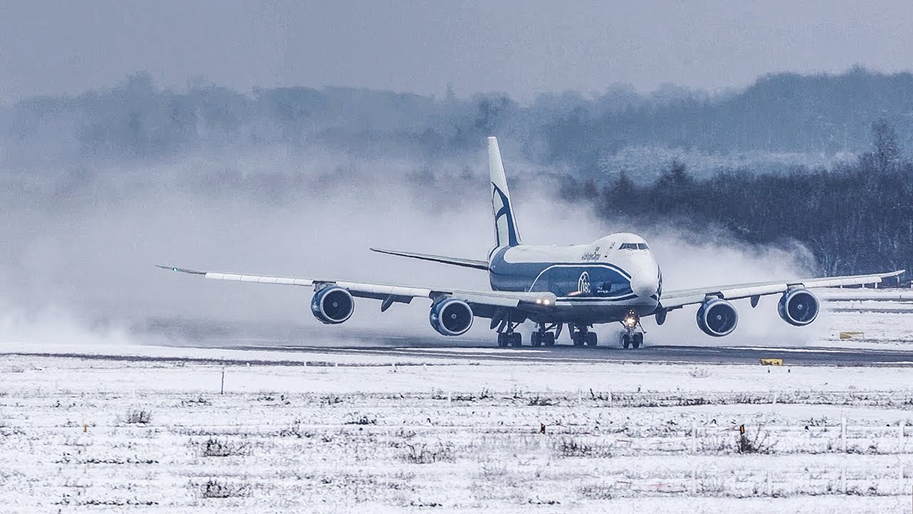BOEING 747 CREATES A SNOWSTORM during DEPARTURE - B747 New Generation ...